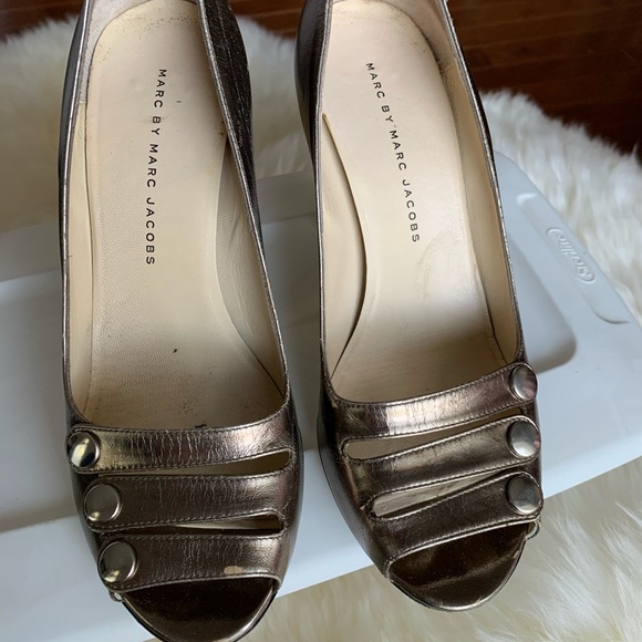 Marc Jacobs | Shoes | Marc Jacobs Metallic Heelssize 37 | Poshmark